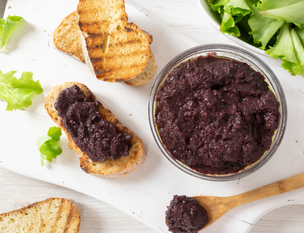 Kousa Bil Laban (Lebanese Stuffed Zucchini With Yogurt Sauce)